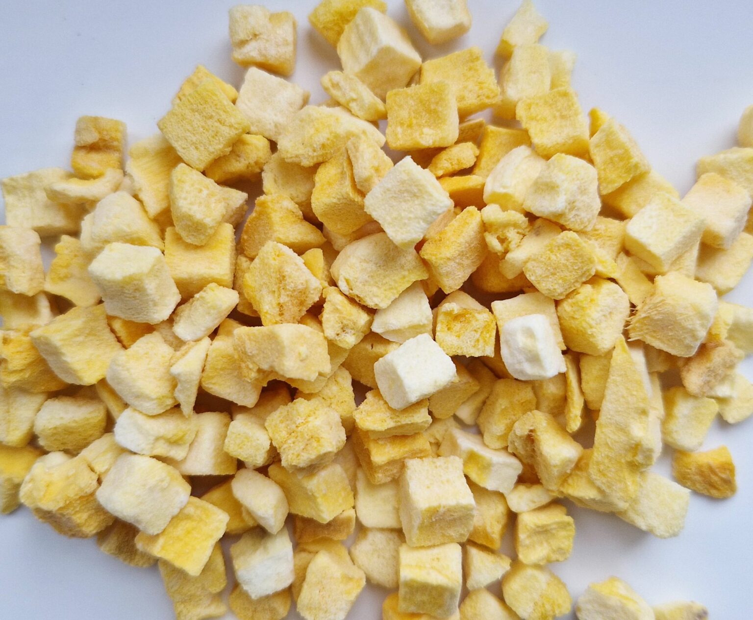 Freeze-dried mango cubes